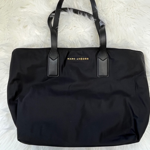 Marc Jacobs | Bags | Marc Jacobs Tote Zipper Closure | Poshmark